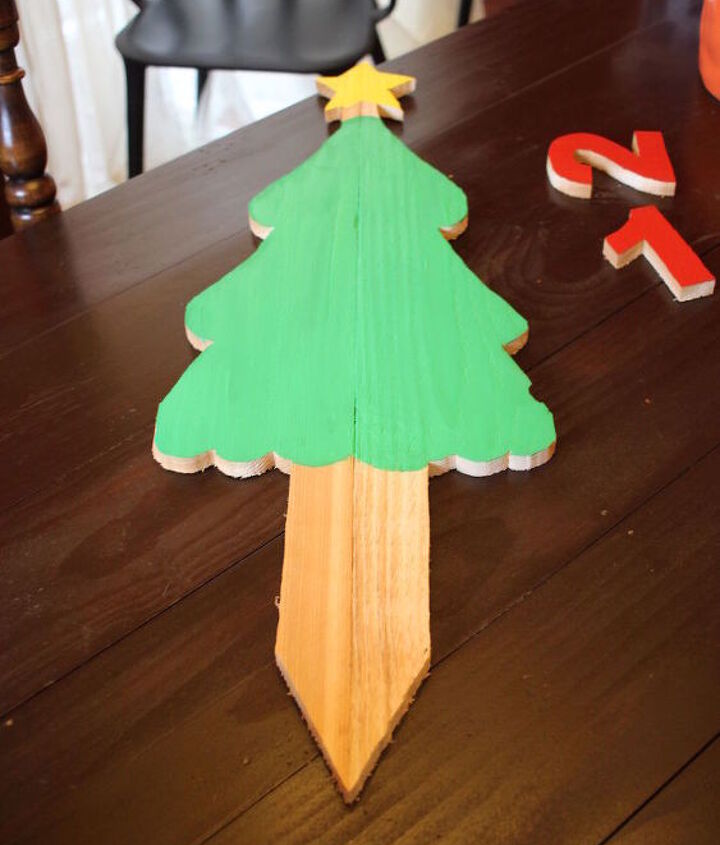 DIY Scrap Wood Christmas Tree Address Sign Hometalk diy-scrap-wood-christmas-tree-address-sign-hometalk