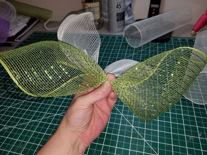 Deco Mesh Christmas Flower Wreath Tutorial Hometalk