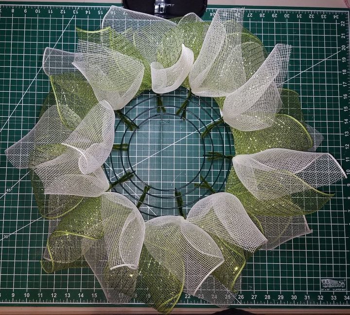 Deco Mesh Christmas Flower Wreath Tutorial Hometalk