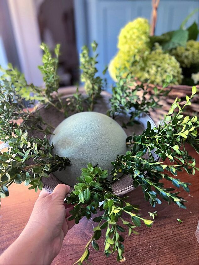 4 sencillos pasos para crear un centro de mesa floral en un cuenco con ... 4 sencillos pasos para crear un centro de mesa floral en un cuenco con ...
