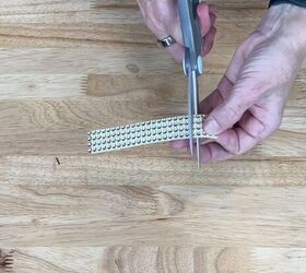 Add a Jolly Touch to Your Holiday Décor With Easy Santa Clause String ...