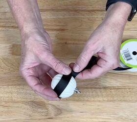 Add a Jolly Touch to Your Holiday Décor With Easy Santa Clause String ...