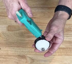 Add a Jolly Touch to Your Holiday Décor With Easy Santa Clause String ...