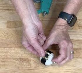 Add a Jolly Touch to Your Holiday Décor With Easy Santa Clause String ...